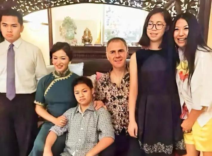 Jin Xing's mother Han Ying: The son became a daughter, overcame the ...