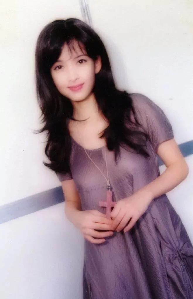 Classic pictures of Zhou Huimin's temperament and beauty - iNEWS