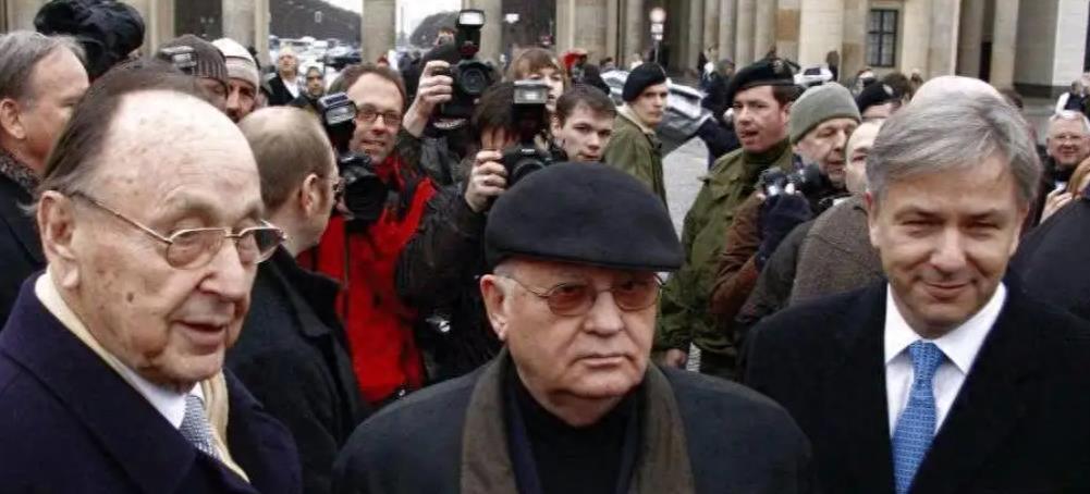 The mystery of 1989! Why did the Soviet Union "peacefully withdraw ...