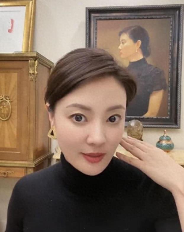 Well-known host Liu Fangfei: She has posted messages in memory of her ...