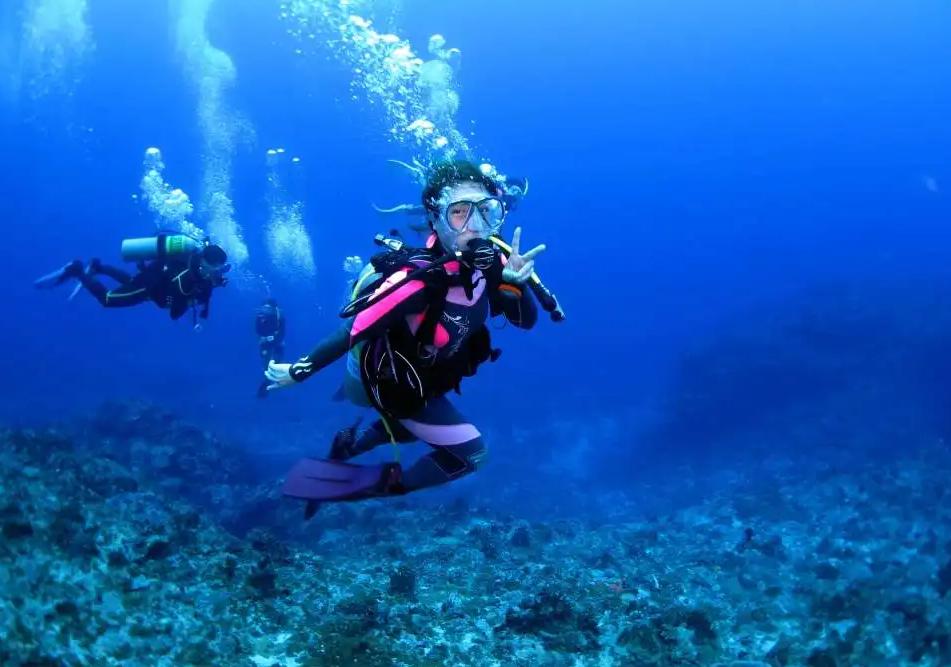 How scary is 10,000 meters under the sea?At 8,200 meters in the deep ...