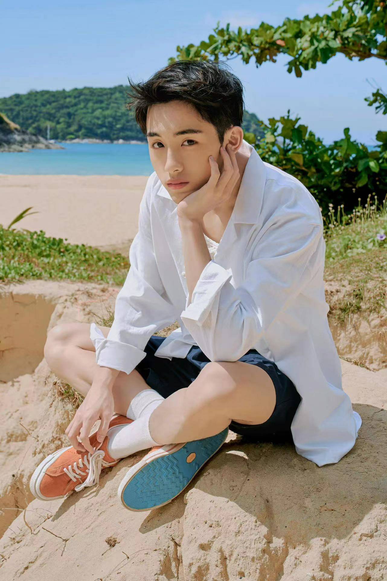 Dong Sicheng's first personal photo "Island Encounter" photo released - iMedia