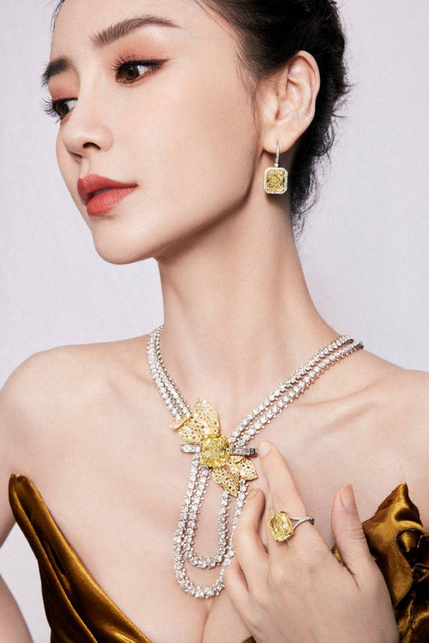 Yang Ying's gold-plated mermaid skirt looks like a living picture, and ...