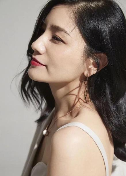 Beautiful and generous - Hu Ke - iNEWS