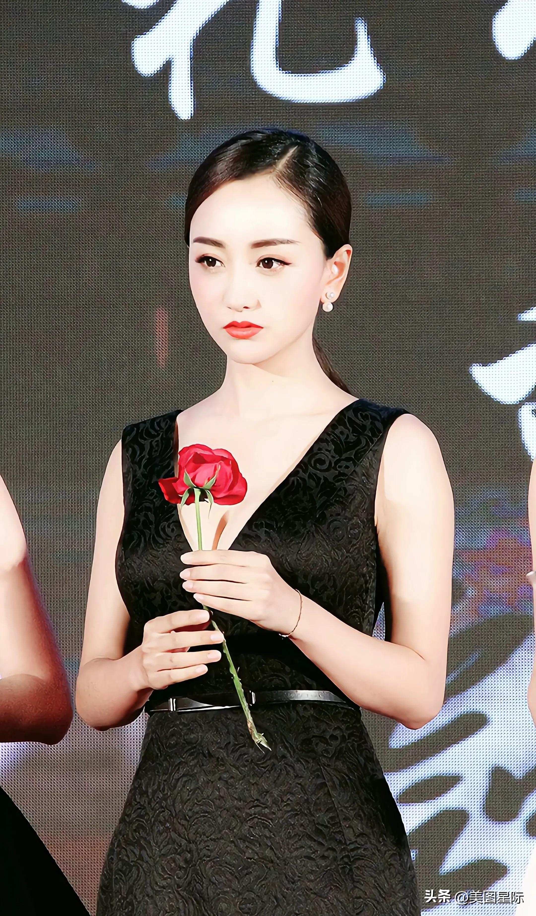 The 40-year-old Yang Rong is getting younger and younger, more and more like a 20-year-old girl ...