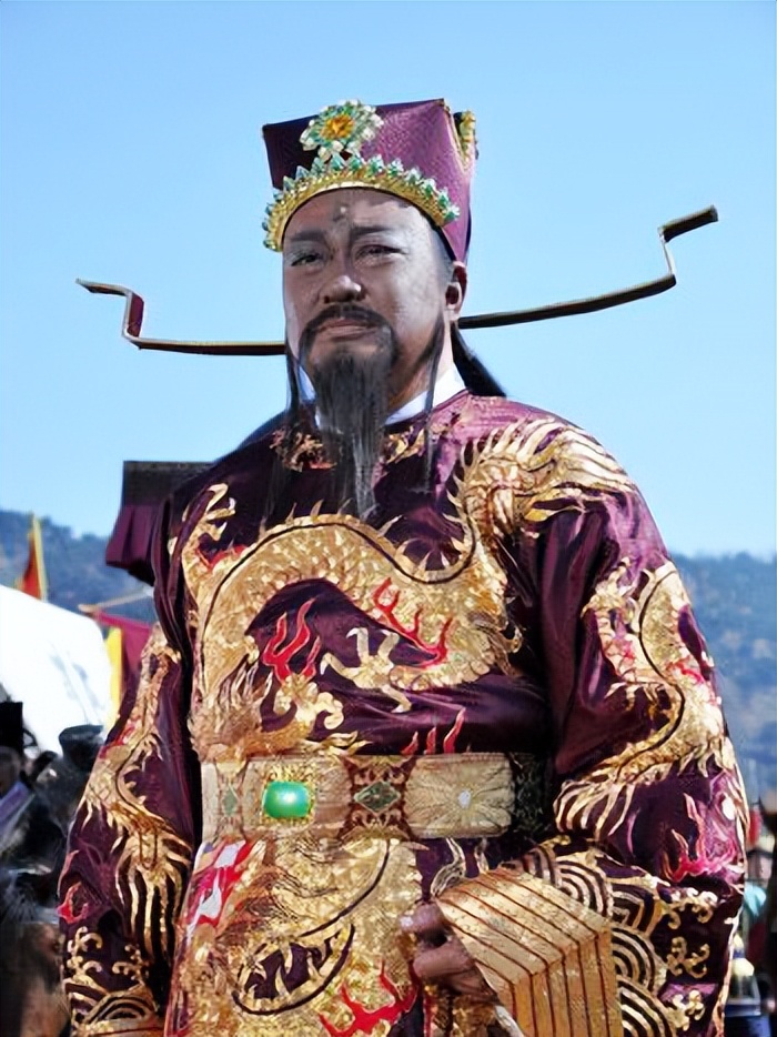 Di Renjie and Bao Zheng: The Differences and Similarities of Two ...