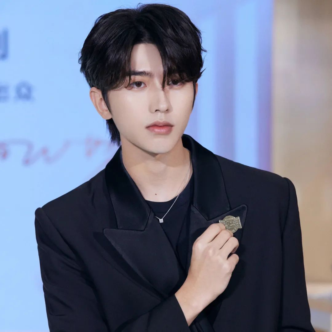 Little Gossip, Lu Han, Xiao Zhan, Gong Jun, Gao Yuanyuan - iNEWS