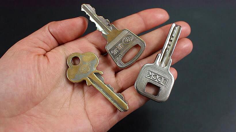 Don't throw away the old keys at home, they can be used for a lot at ...