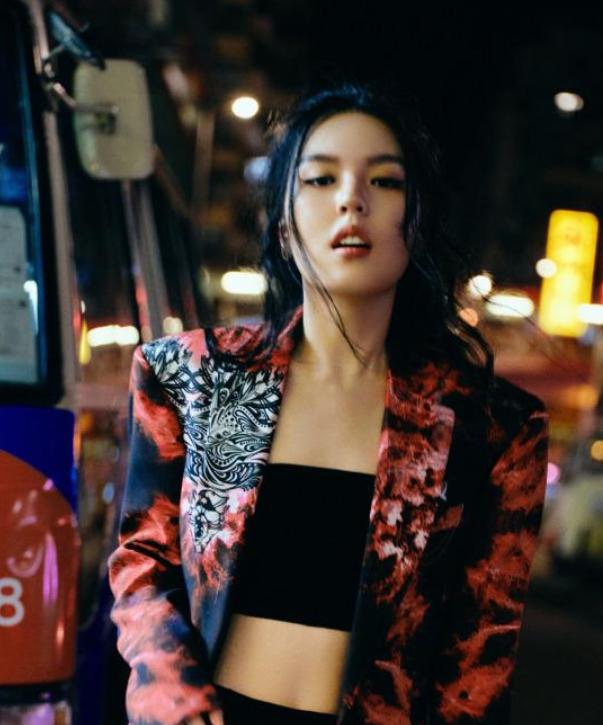 Fatumai confesses to Li Yong: A group photo conveys the warmth and concern of the family - iMedia