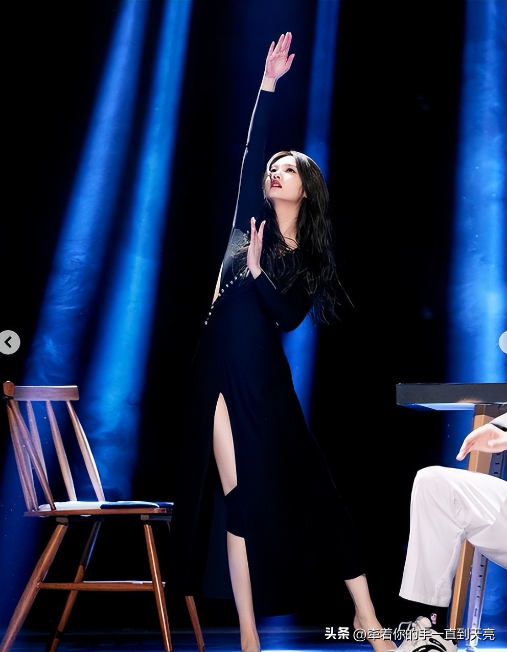 Rainie Yang danced to her husband Li Ronghao's song and danced ...