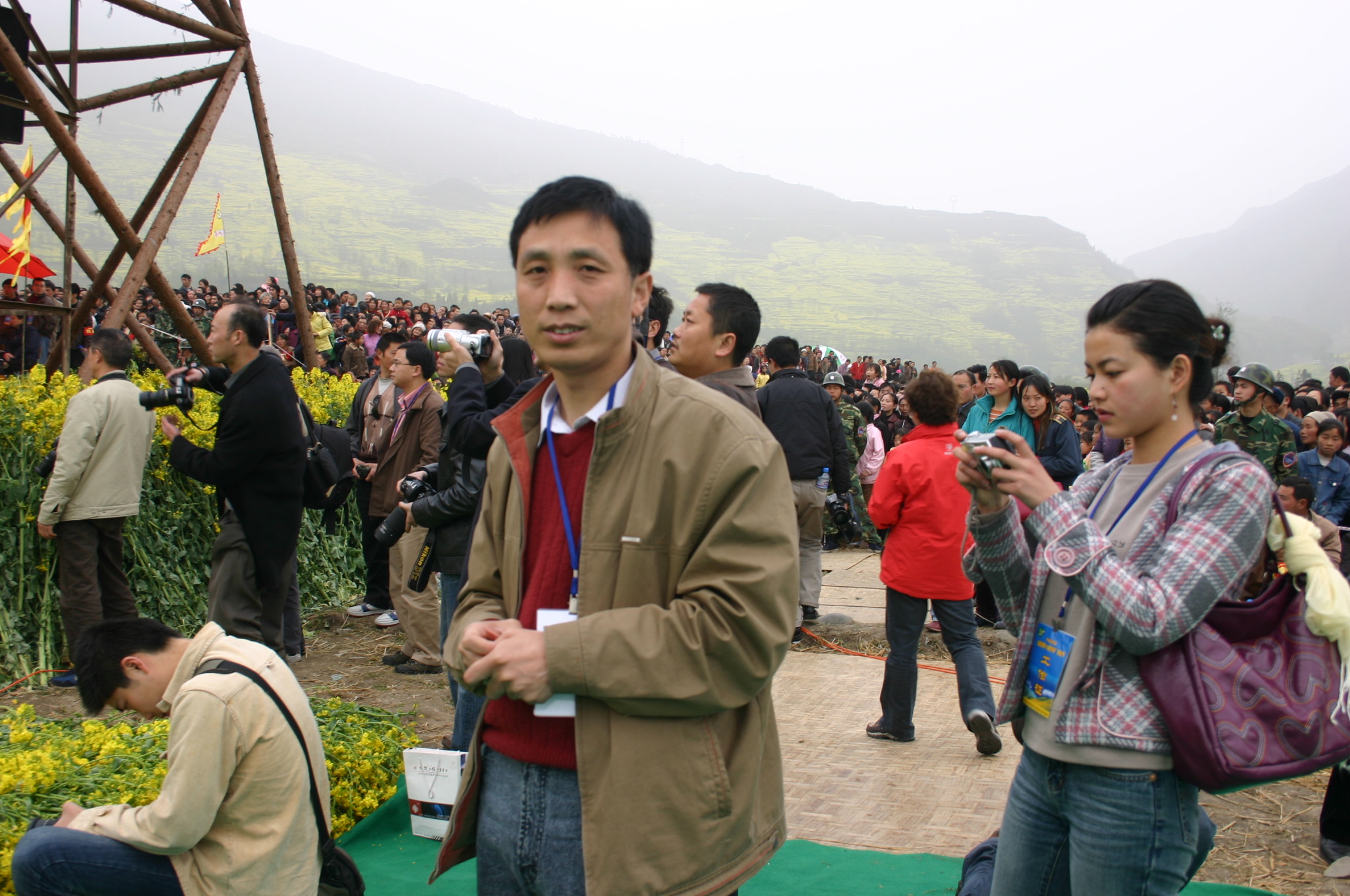Zhang Shengkai: My village flower—come on! - iNEWS