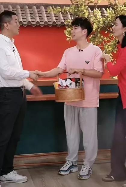 On the day of Faye Wong's 54th birthday, Li Yapeng and Haiha Jinxi ...
