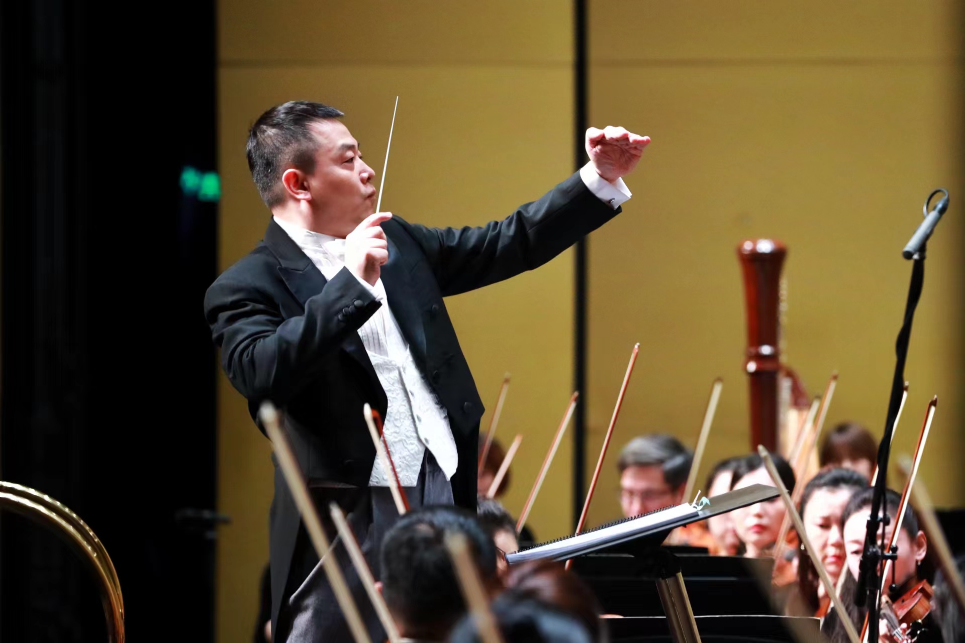 Playing the most beautiful movement, the Shanghai Philharmonic ...