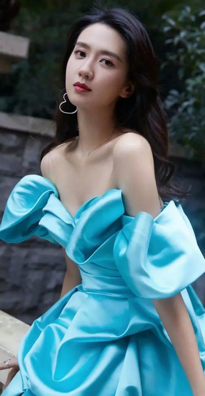 Xu Lingyue: Fresh and refined, very stunning, full of goddess style ...
