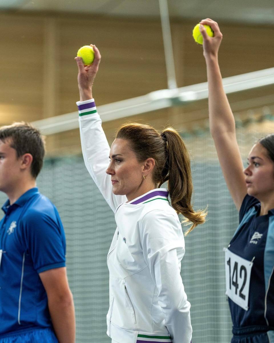 The 41-year-old Princess Kate competed with Federer, wearing a ...