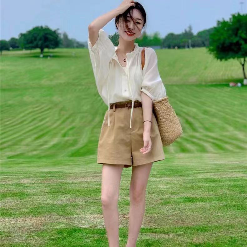 Women who love to wear shorts, remember to choose short shorts instead ...