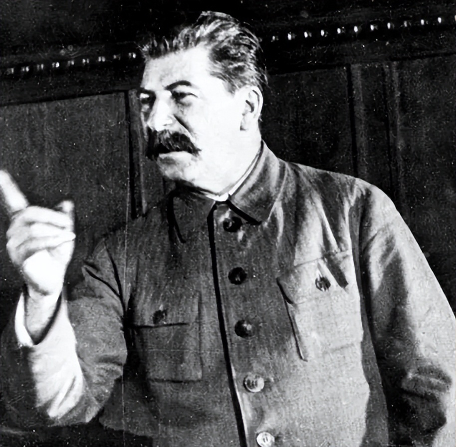 What did the 'bloody dwarf' Nikolai Yezhov say before he was shot? - iNEWS