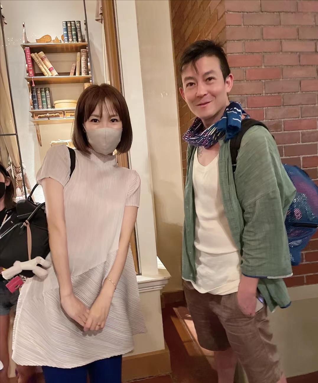 Edison Chen's family appeared at Disney, his wife was praised as a nine ...