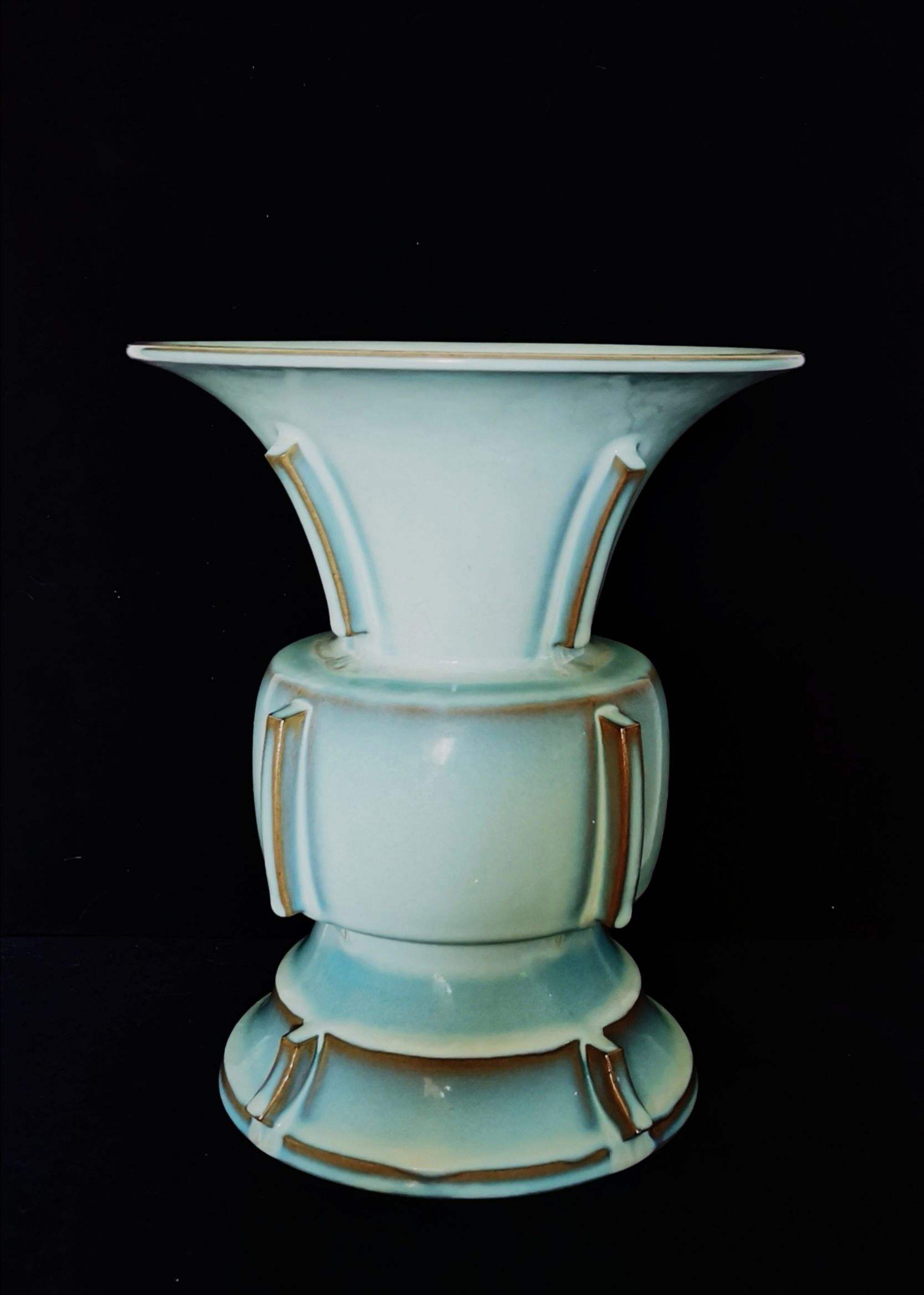 What are the six pieces of porcelain representing the highest ...