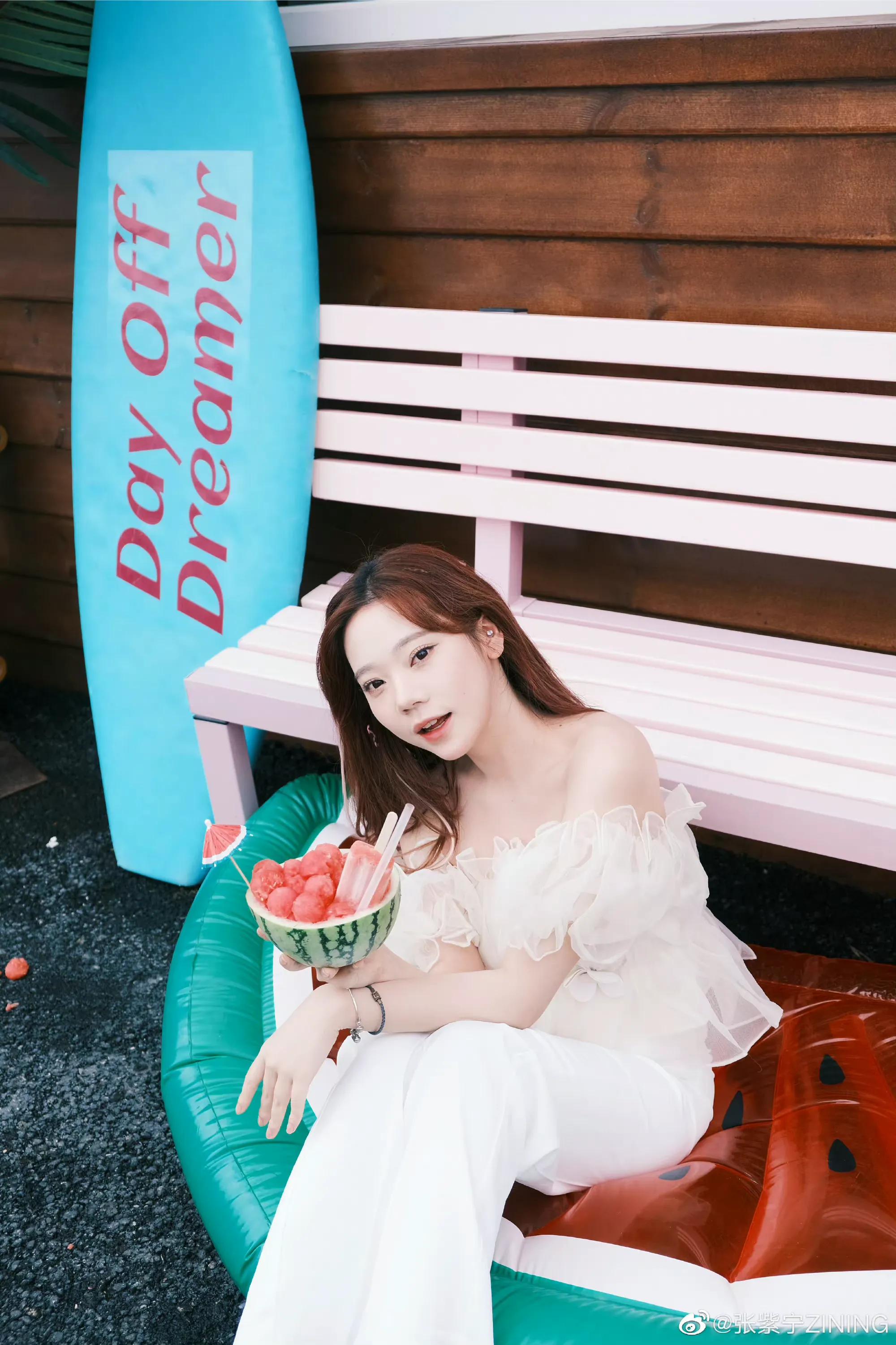 Beautiful picture of Zhang Zining - iNEWS