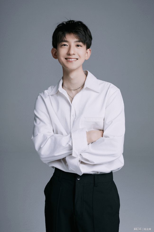 Everyday little brother, handsome and invincible - iNEWS