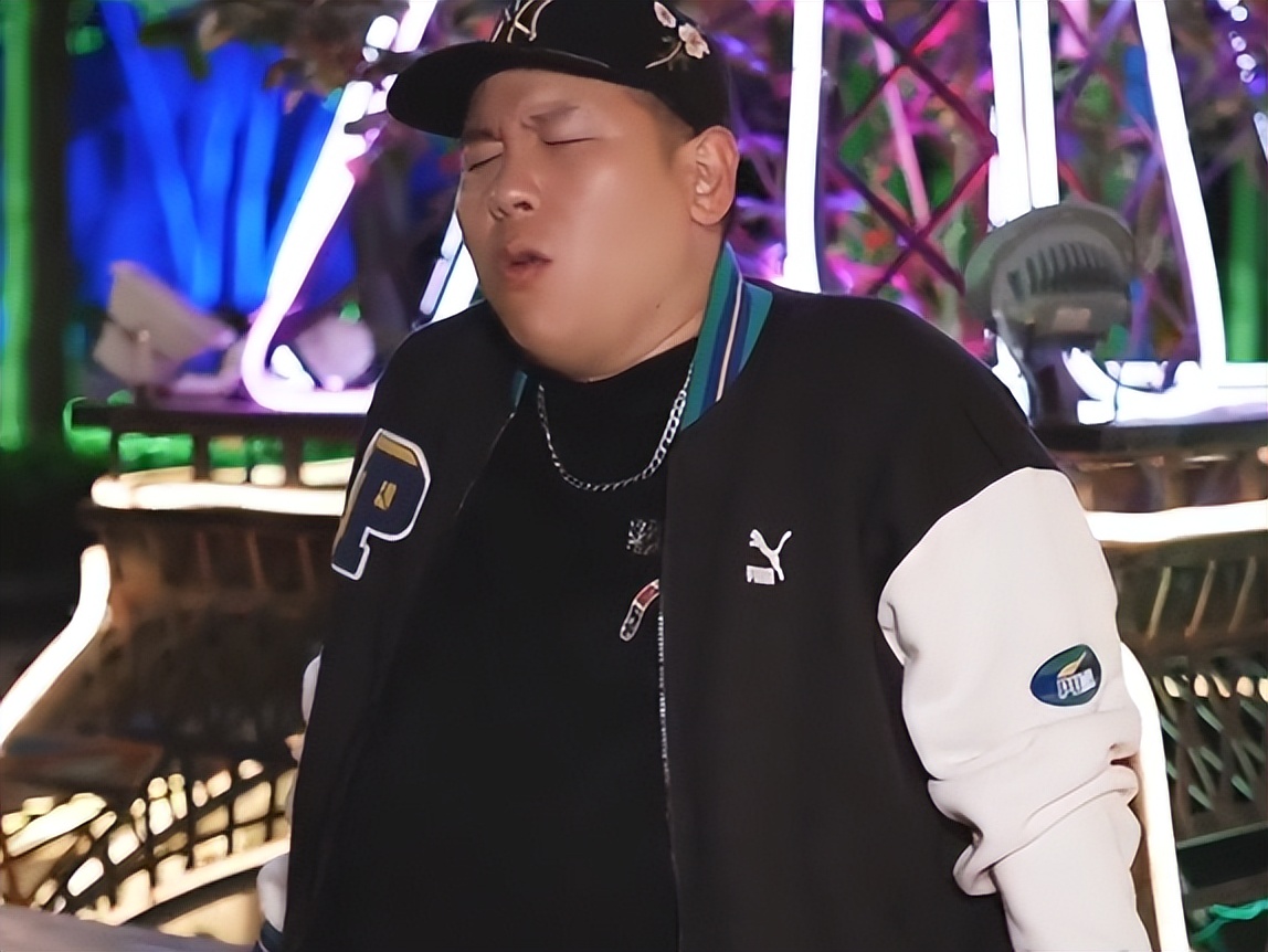 The youth group of old boys officially disbanded, and Hu Fat was pushed ...