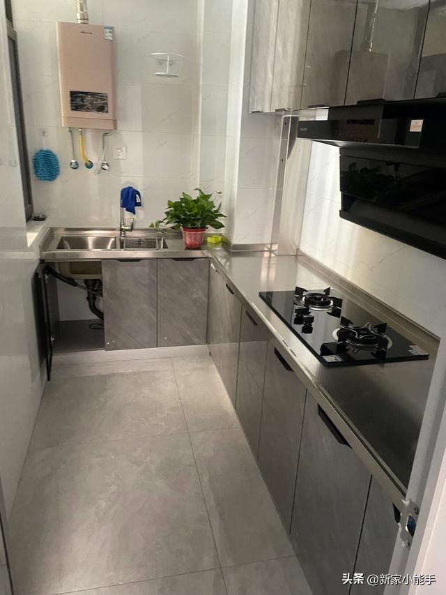 His 85-square-meter relocated house, the whole house was designed by ...