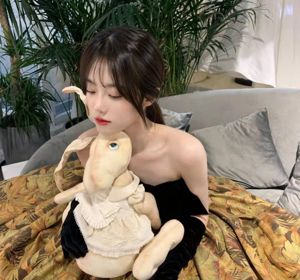 LPL hostess's makeup exposed, Yu Shuang is ten years older than Xiran ...