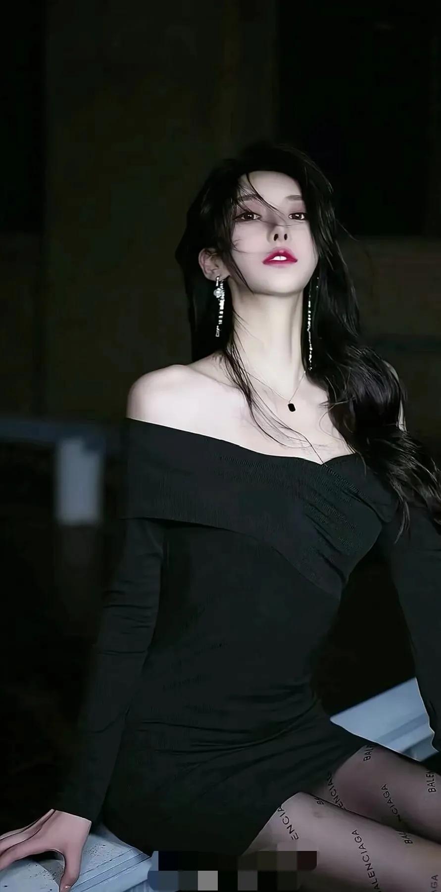 The long-legged beauties are simple and good-looking, with slender legs ...