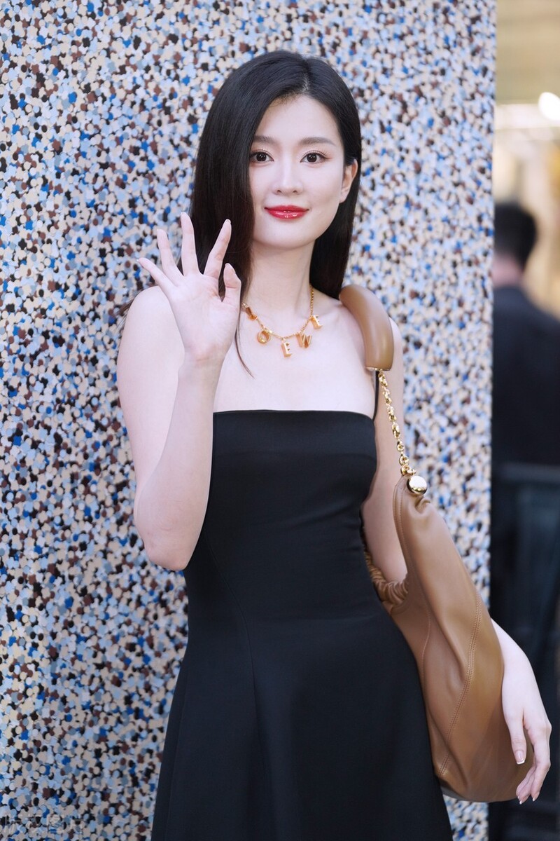 Qiao Xin's cold beauty - iMedia