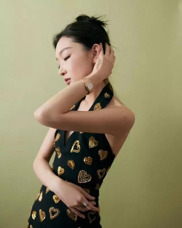 Zhou Dongyu started to hang up, and finally wore it right - iMedia