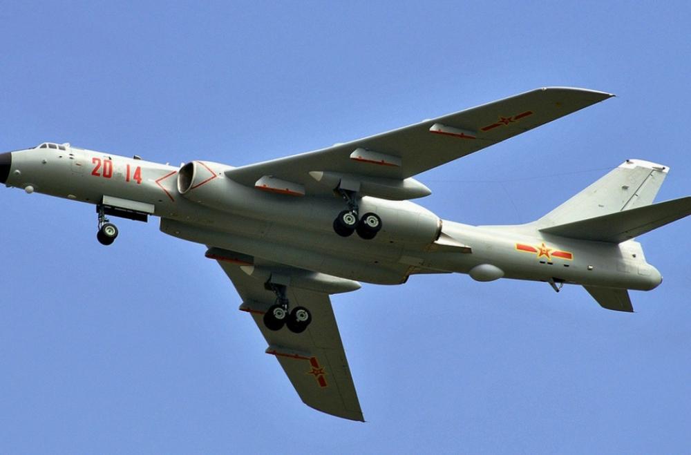 The H-6 soars through the first island chain, and the Taiwan army ...