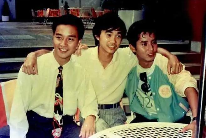 72-year-old Alan Tam, having breakfast on the roadside, his ex-wife is ...