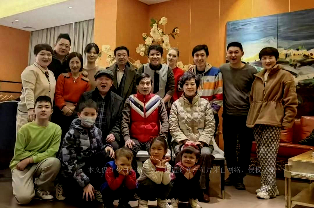 Sa Beining's family photo reveals the twins' frontal faces, which look ...