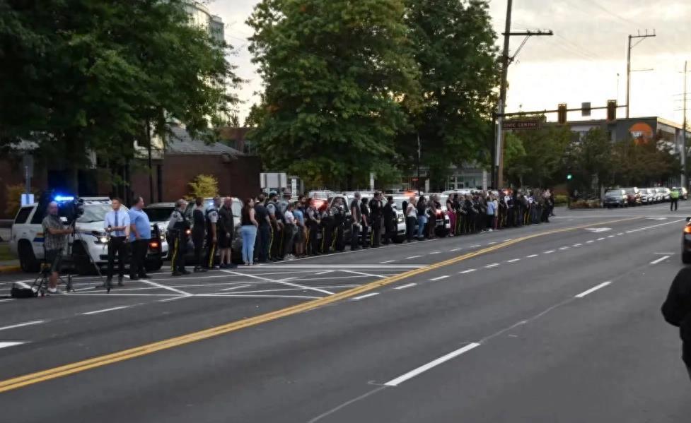 Gunmen raided Canadian apartment, 6 police officers and their son were ...