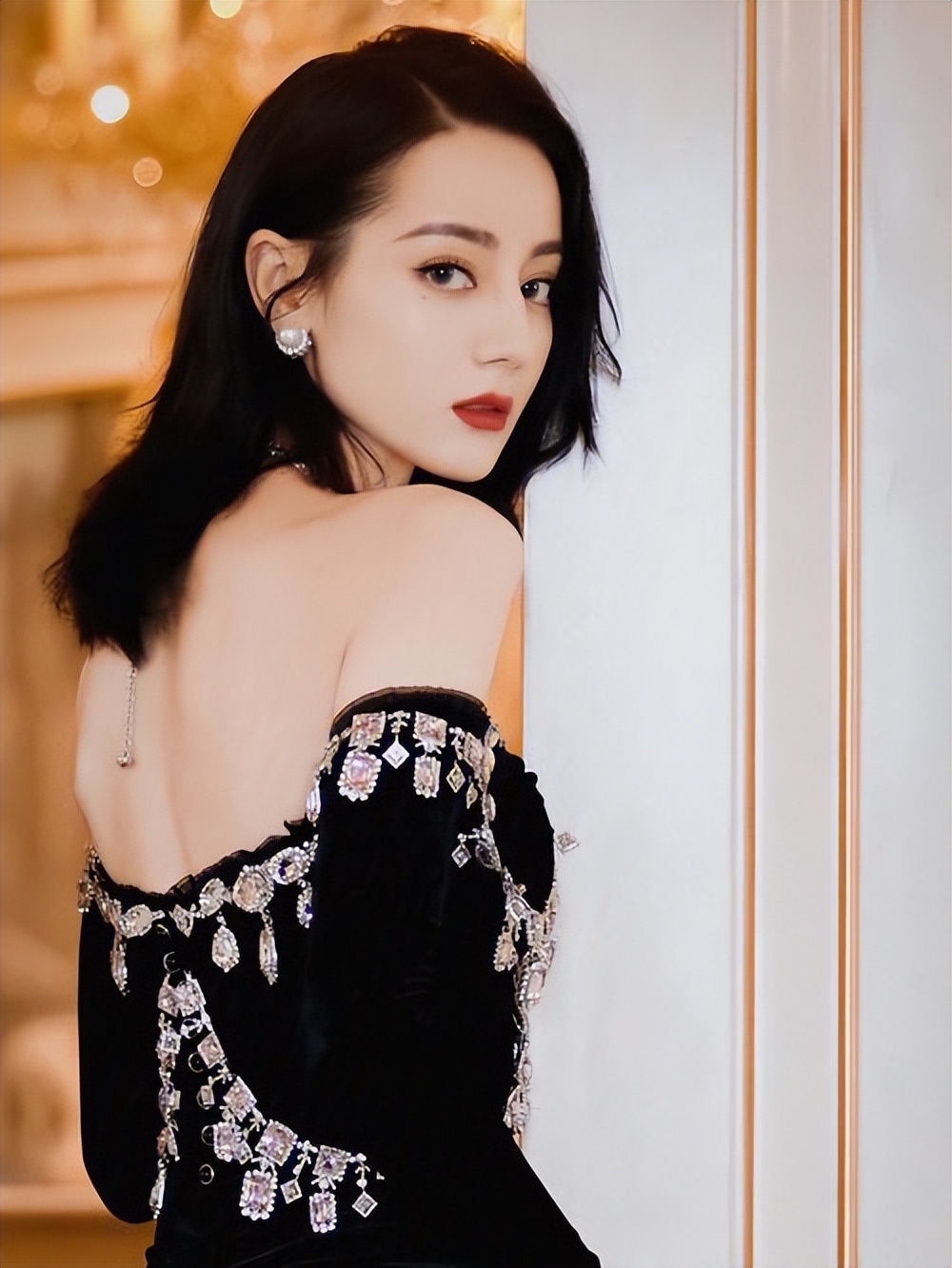 The entertainment industry exposed big melons! Di Lieba was suspected ...