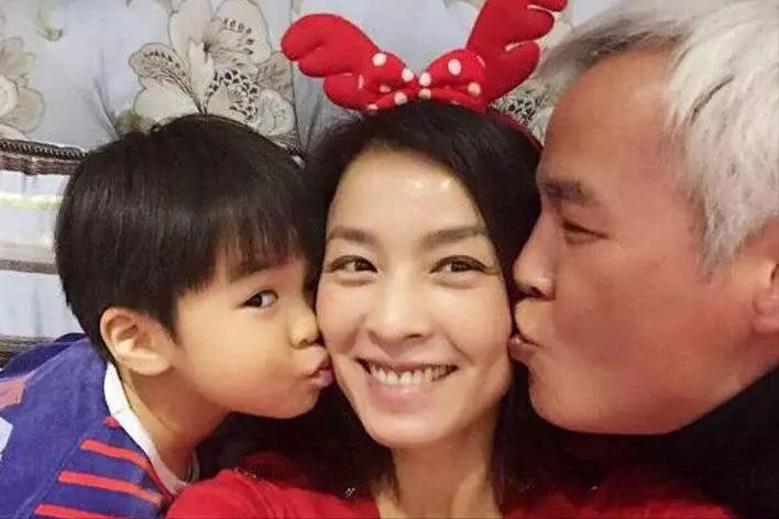 Zhang Ting and his wife immigrated to Singapore, and their daughter ...