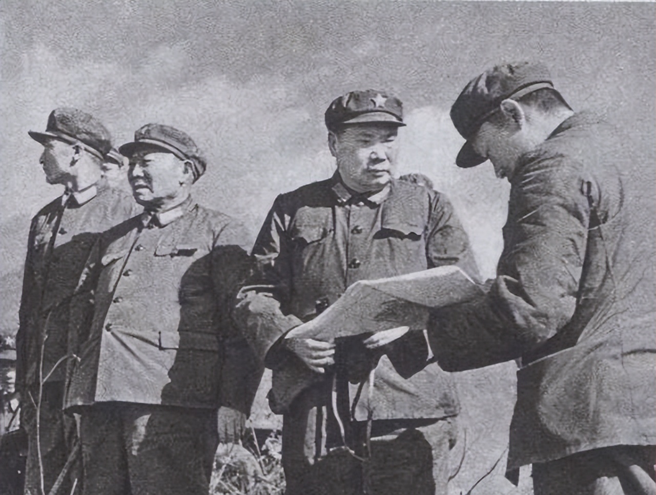 Before being awarded the title in 1955, Chen Guang set himself on fire ...