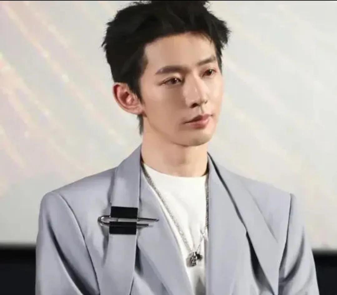 Deng Wei was so handsome during the time of Yulong and Chang Acacia ...