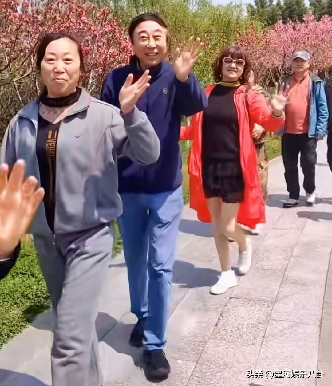 65-year-old Feng Gong was met by chance when he was walking in the park. He had obvious white ...