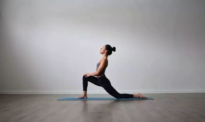 I practice crescent pose with this method, my knees don't hurt and my ...