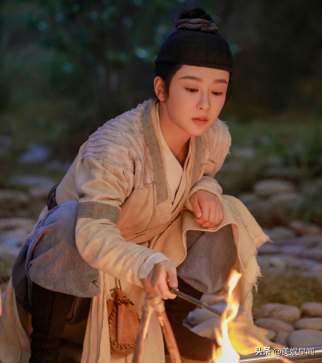 Yang Zi plays a man in "Long Lovesickness". In ancient times, there was ...