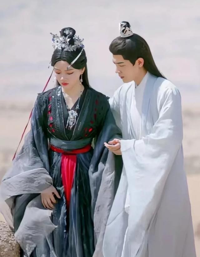 The female lead in the short drama is so beautiful! Putting Ren Min ...