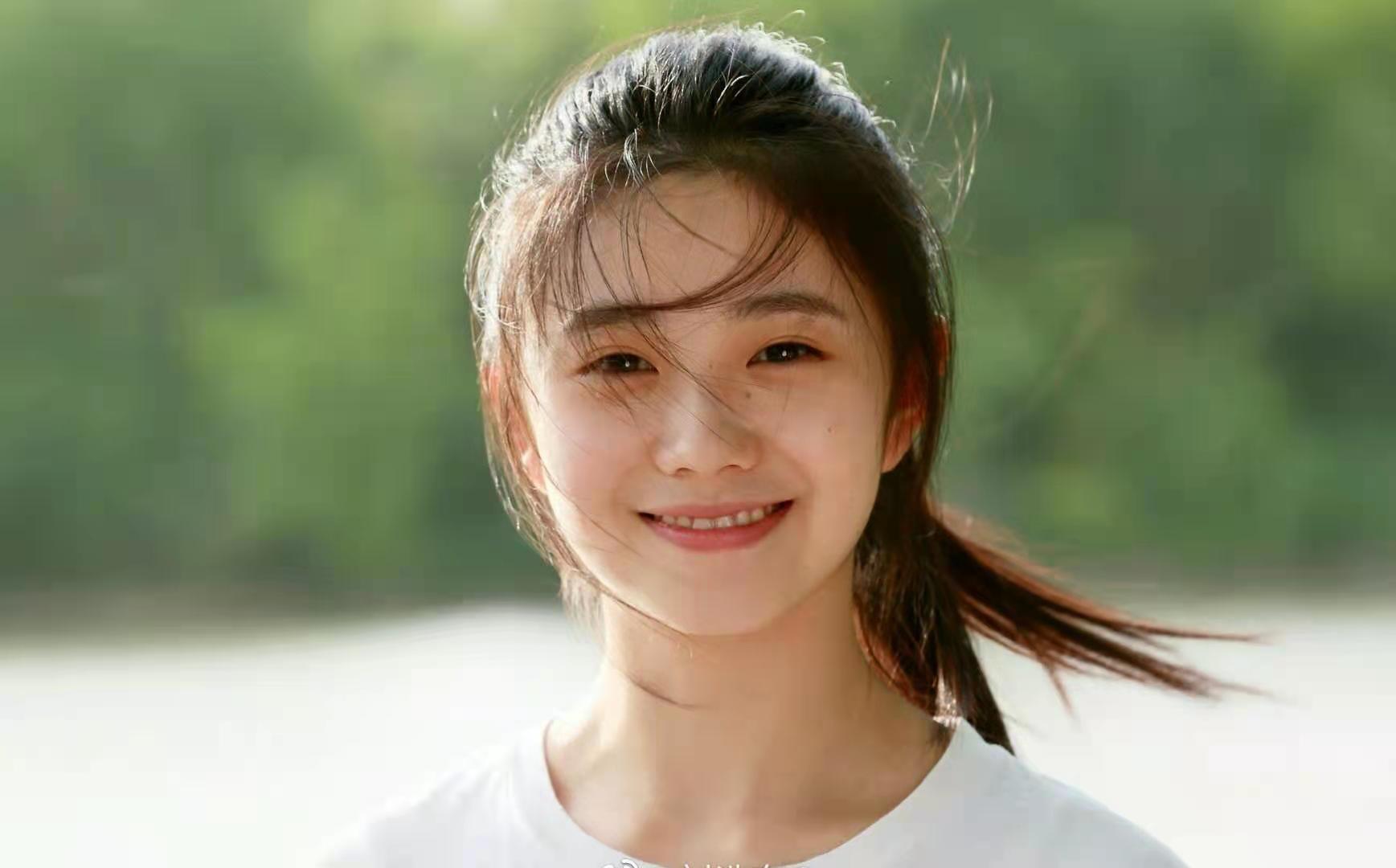 The girl who was forcibly packaged by Zhang Yimou, I seem to see Zheng Shuang's shadow from her ...