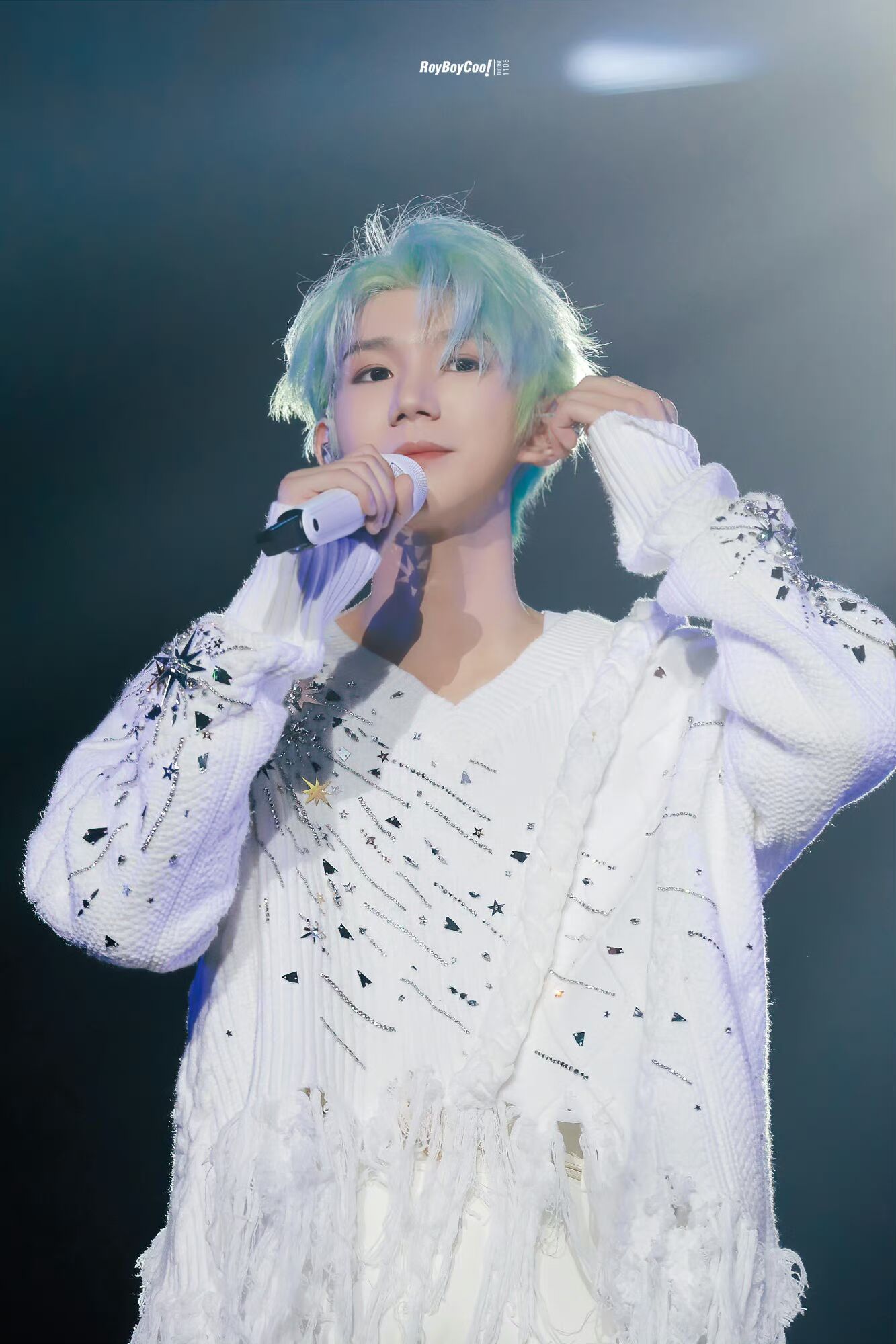 Wang Yuan's green hair opened the first tour, the sudden "orange ...