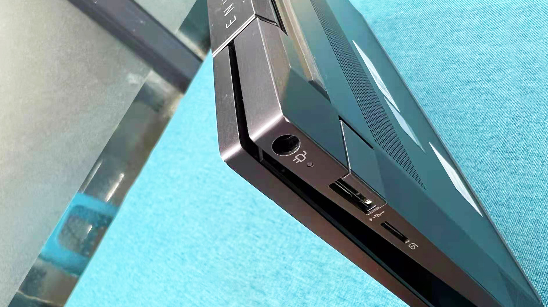 360-degree flip touch screen design, this HP laptop can also be used as ...