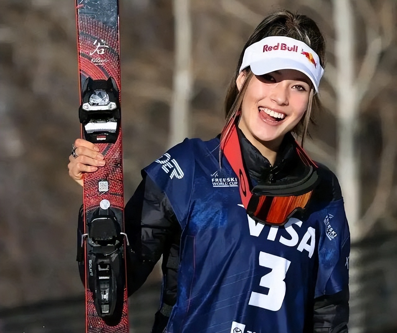 Gu Ailing's suspected love affair was made public, and he "hugged and kissed" with a foreign man ...