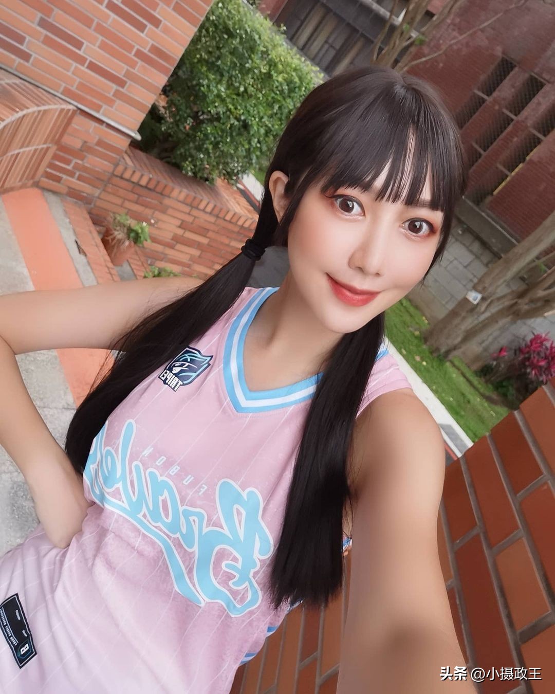 The ever-changing beauty Peng Xuan is sweet and seductive, so she has a ...