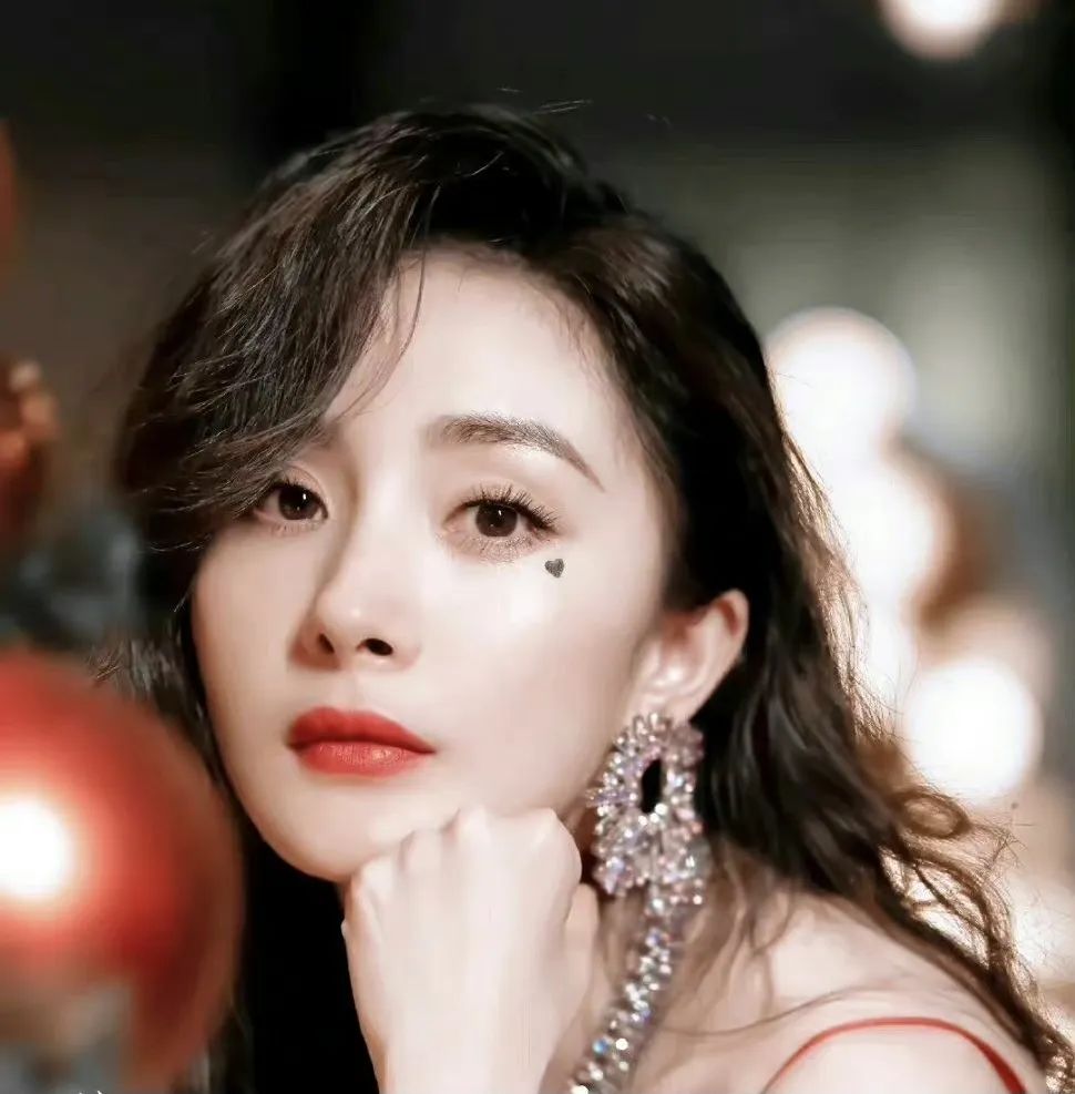 Little Gossip, Yang Mi, Gong Jun, Ju Jingyi, Zhou Dongyu, William Chan ...