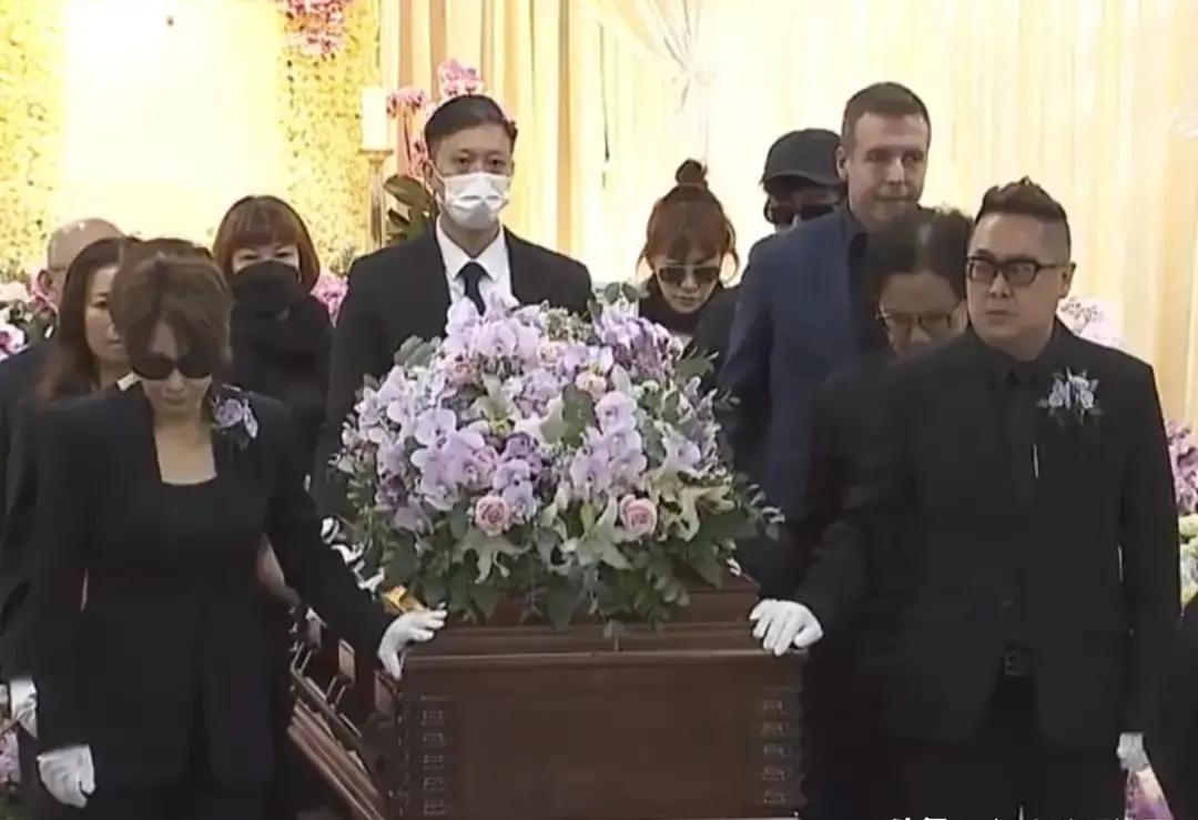 Coco Lee's funeral is comparable to a state funeral, it shouldn't be ...